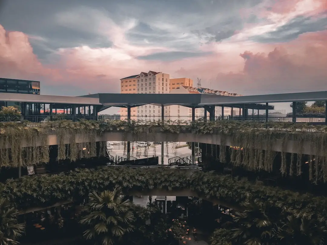 旅行者ガイド: フィリピン、ビニャン旅行に必須のパッキングアイテム 10 選 - Kurby Real Estate AI